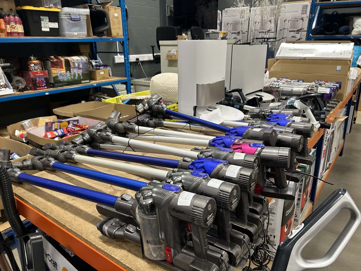 Bedford Weekly Auction including Retro Games & Trading Cards