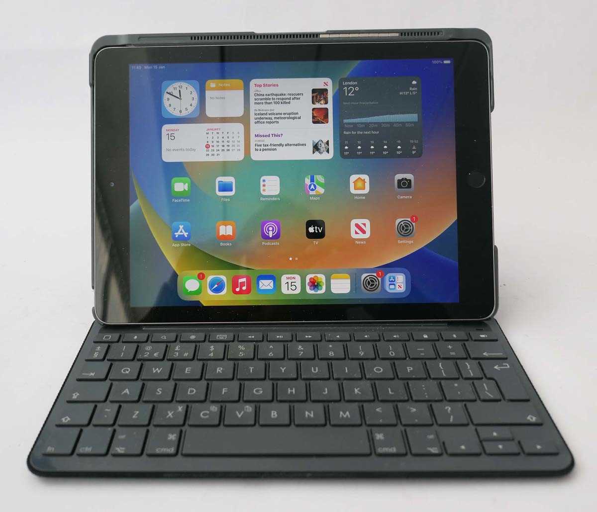 iPad A1893 6th Gen 128GB Space Grey tablet with case