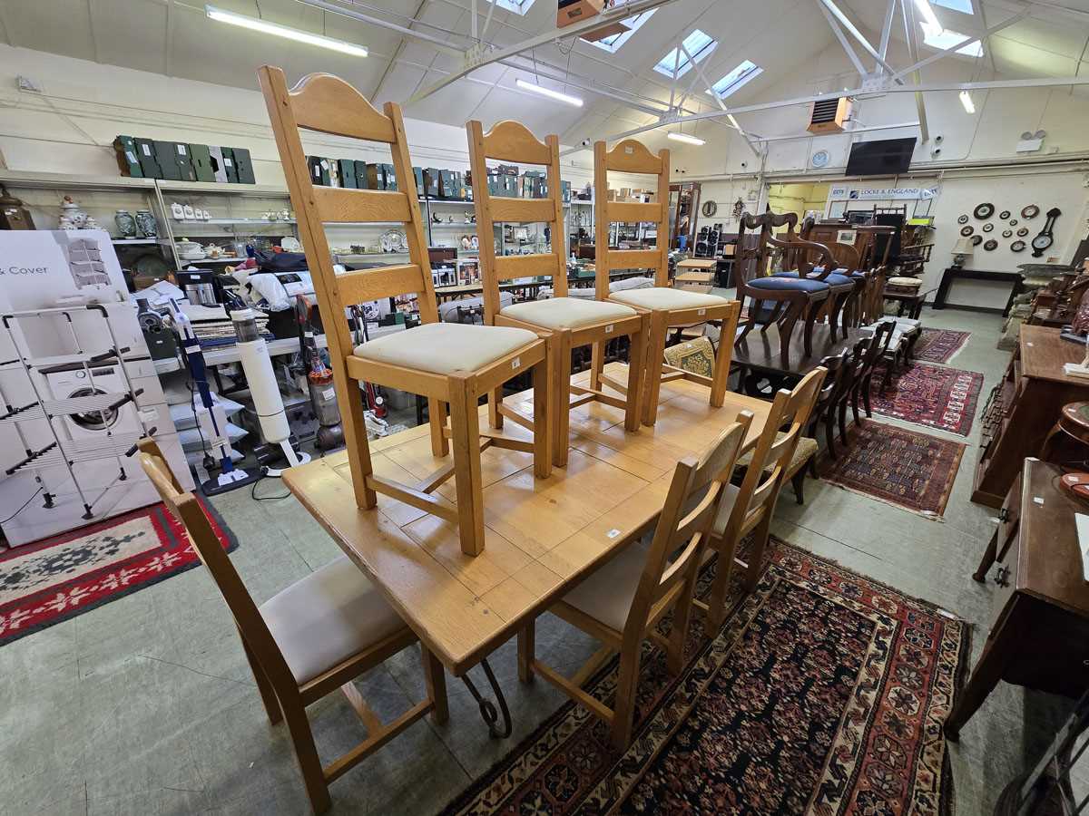 Lot 88 - A modern oak extending dining table along